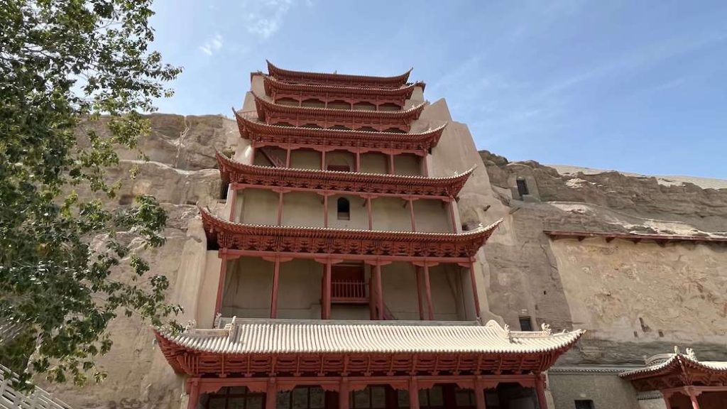 Which caves of Dunhuang’s Mogao Caves are worth visiting?